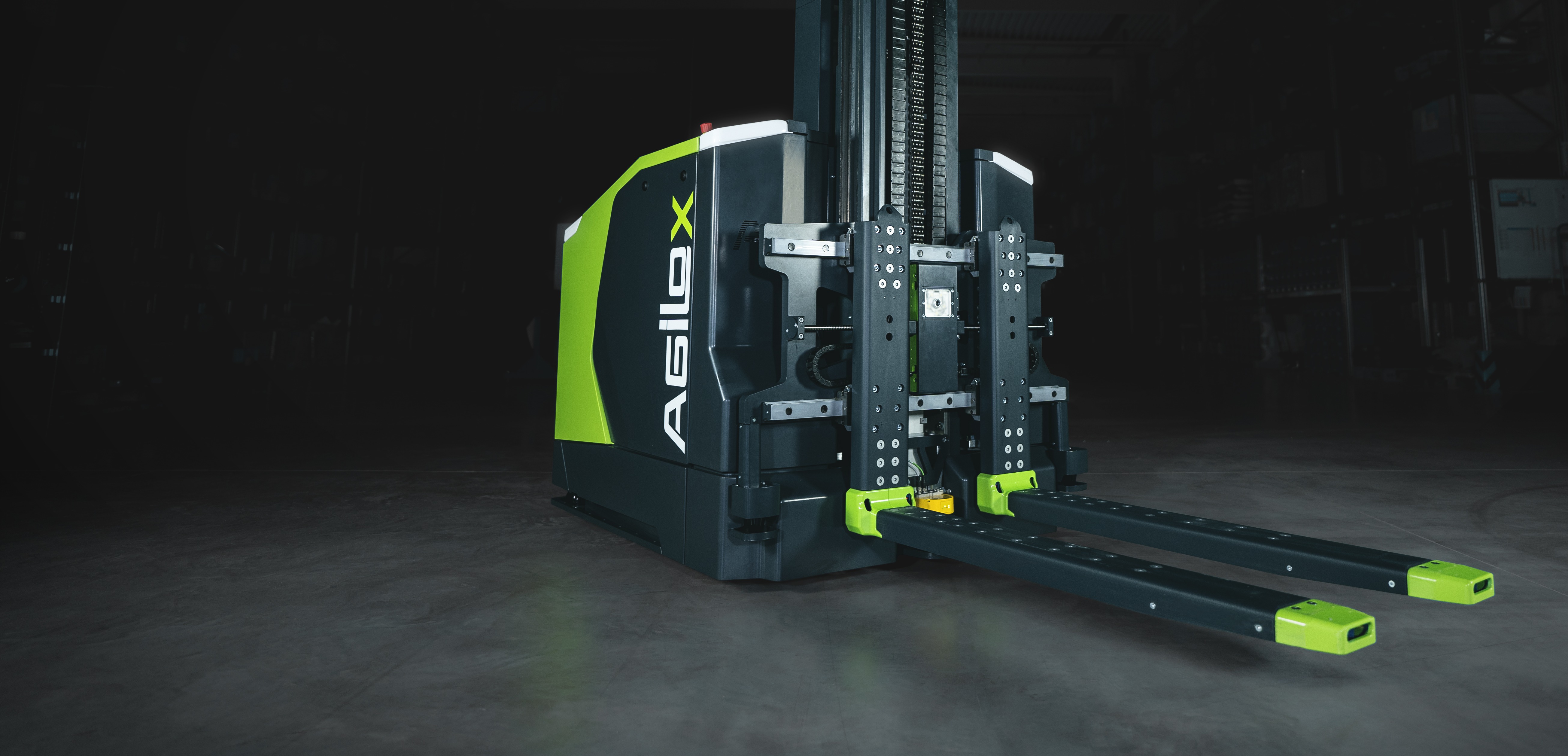 POURQUOI AGILOX EST LE MEILLEUR CHOIX POUR LES AMR AVEC SYSTÈMES DE FOURCHES